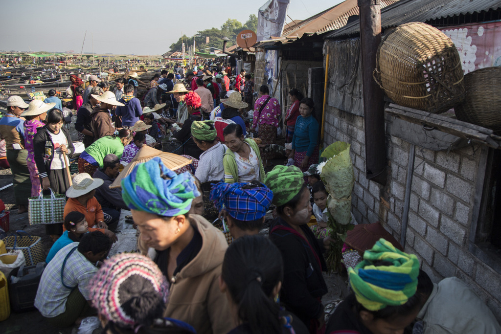 marché-nam-pan (1) - WorldWildBrice